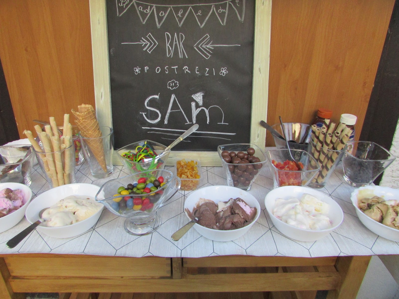 PUTKARNA: IZDELAJ SAM: OLDTAJMERSKI VOZIČEK ZA SLADOLED IN SELF-SERVICE ...