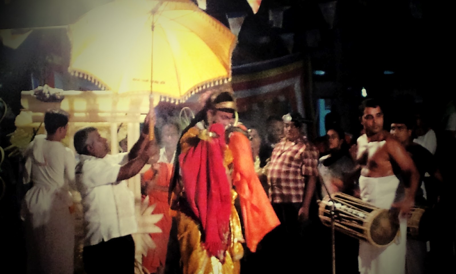 Baraneskanda Purana Viharaya Pilapitiya Kelaniya: Paththini Poojawa At ...