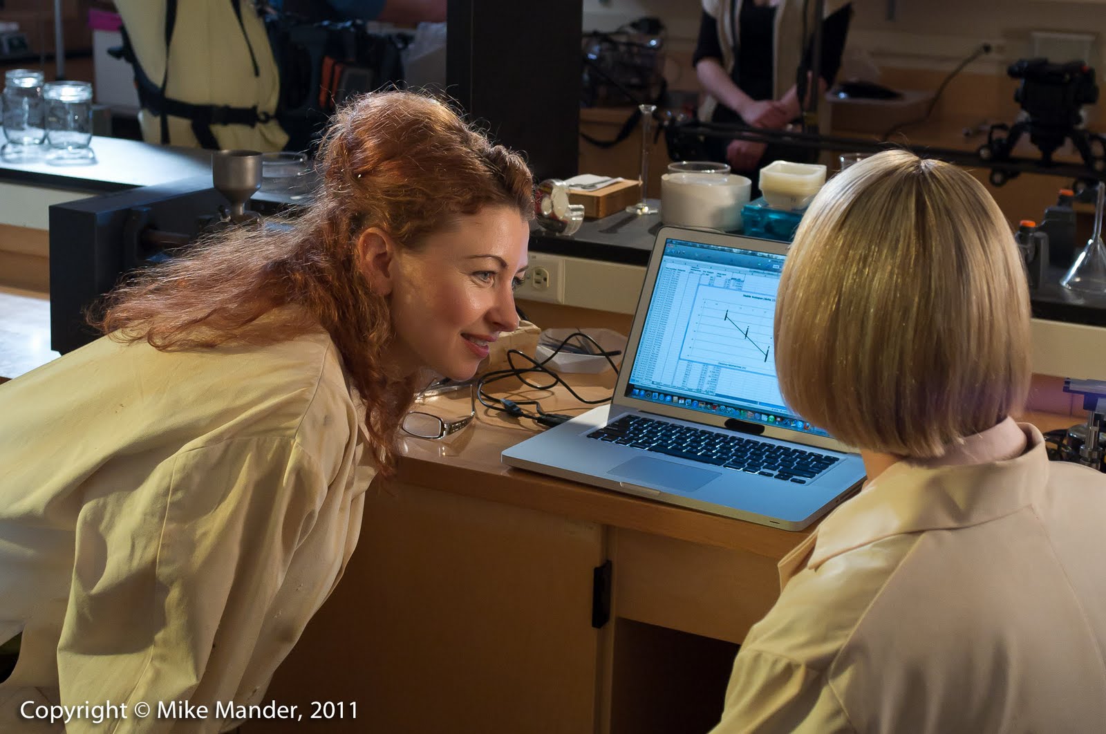 Mike Mander's Photo & Imaging Blog: X100: Low-light focus and a film set...