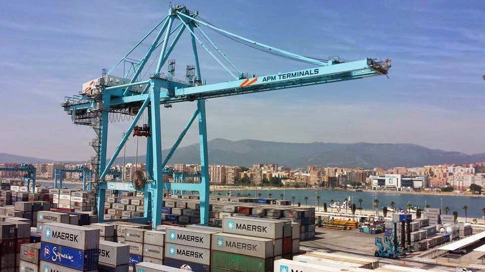 Felixstowe Dockers: How to move a ship to shore crane