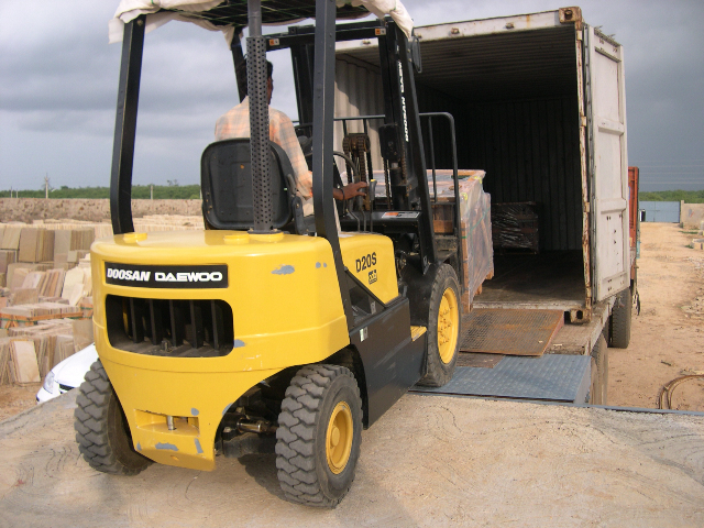 Select Paving Supplies: CONTAINER STUFFING AT FACTORY