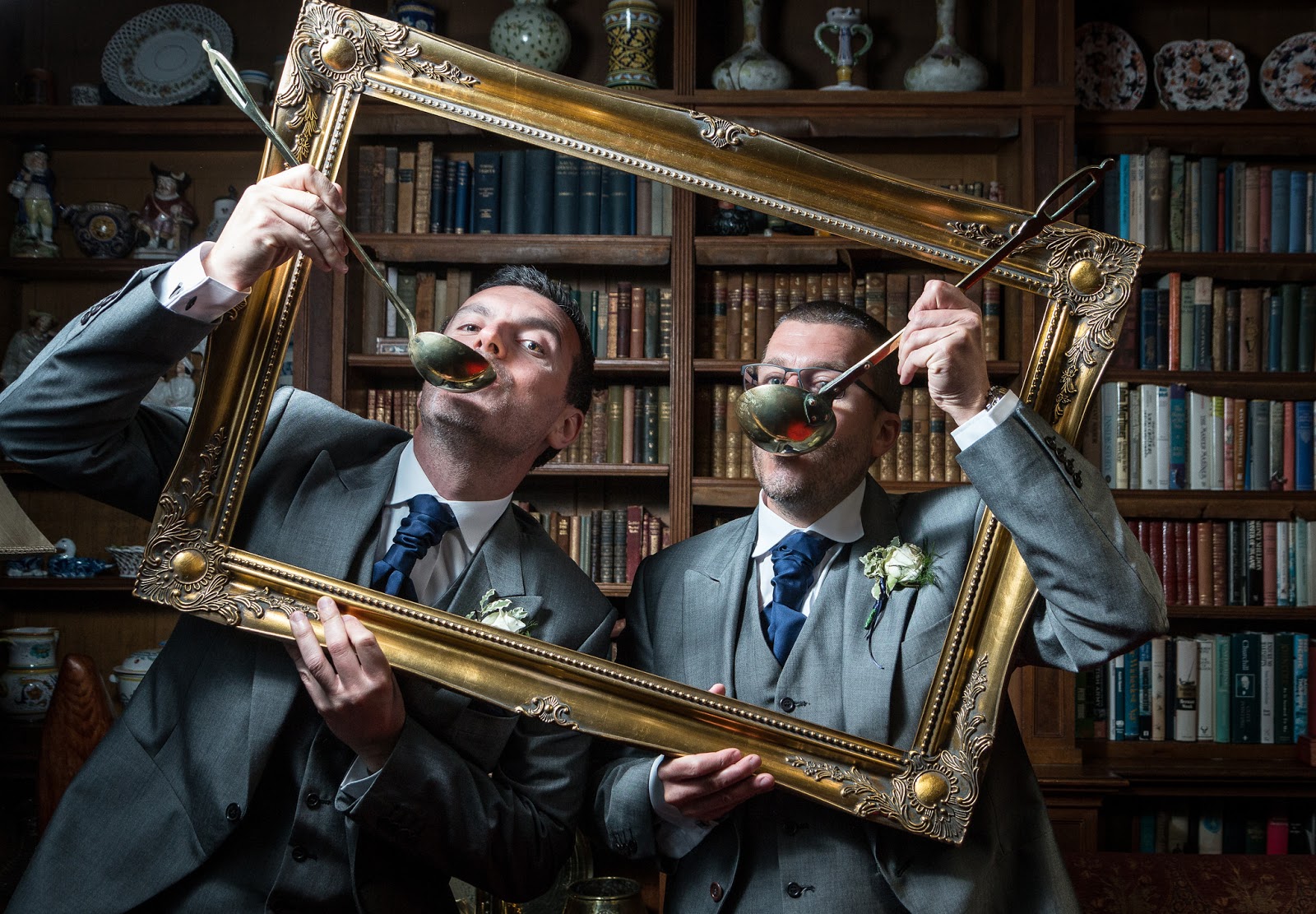 "He who sups with the Devil should have a long spoon" nghĩa là gì?