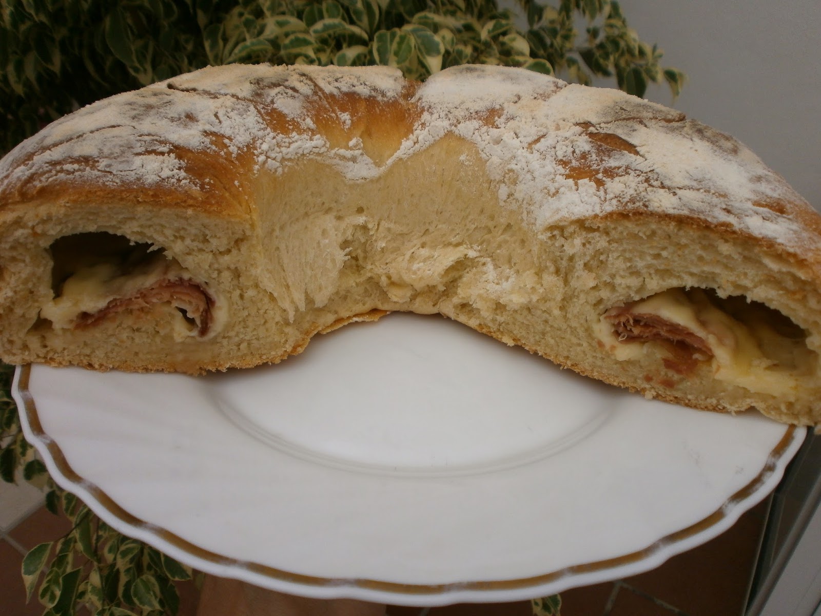 Luzmary y sus recetas caseras: ROSCA DE PAN RELLENA DE JAMÓN SERRANO Y ...
