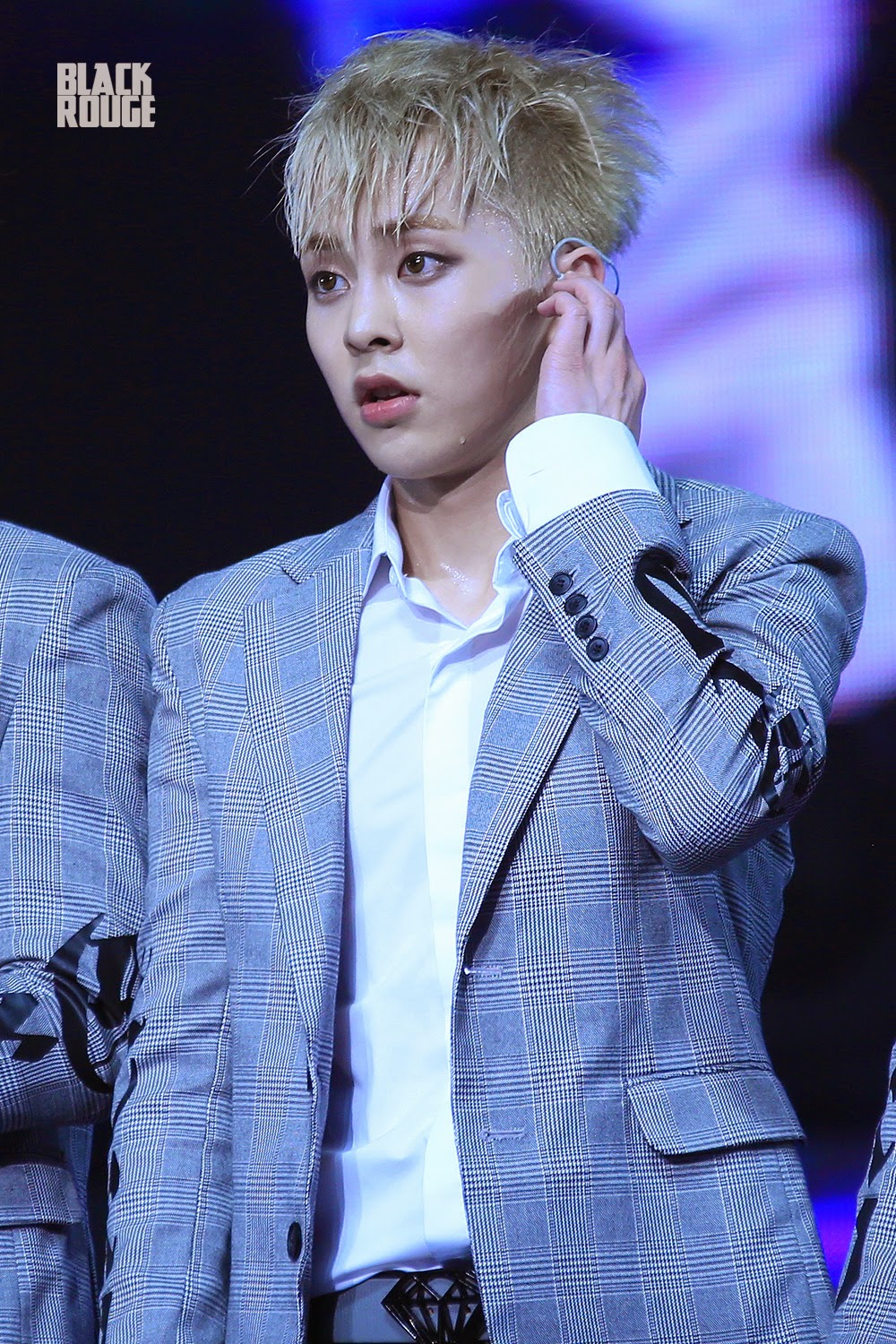 Xiuming-ming: [시우민] 140511 상해 쇼케이스 고화질 2