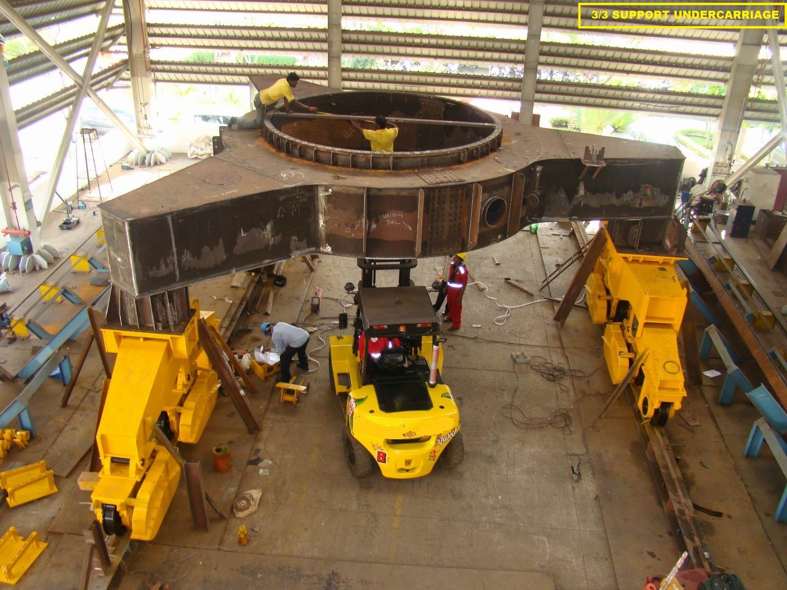 Undercarriage support structure