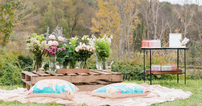 A Champagne Bar & DIY Flower Station? Yes, Please! | The Perfect Palette