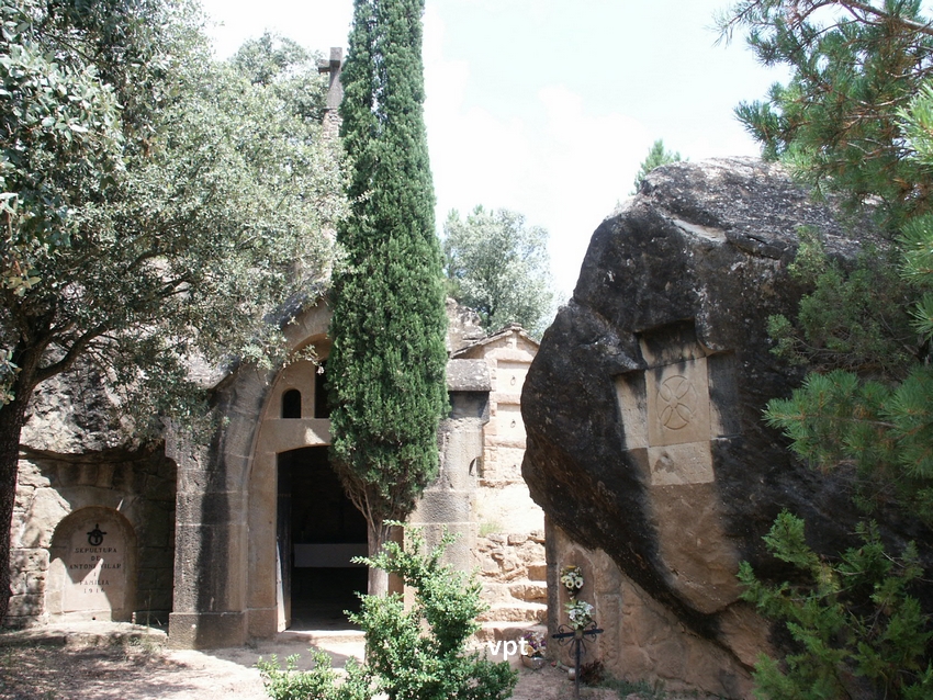 MODERNISME: OLIUS - cementiri modernista