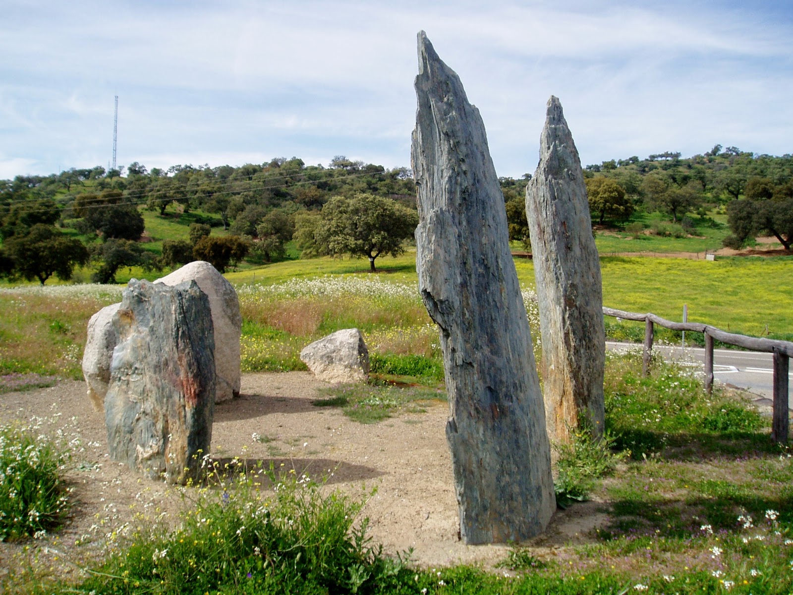 Dólmenes y Menhires: Paisajes megalíticos de Huelva