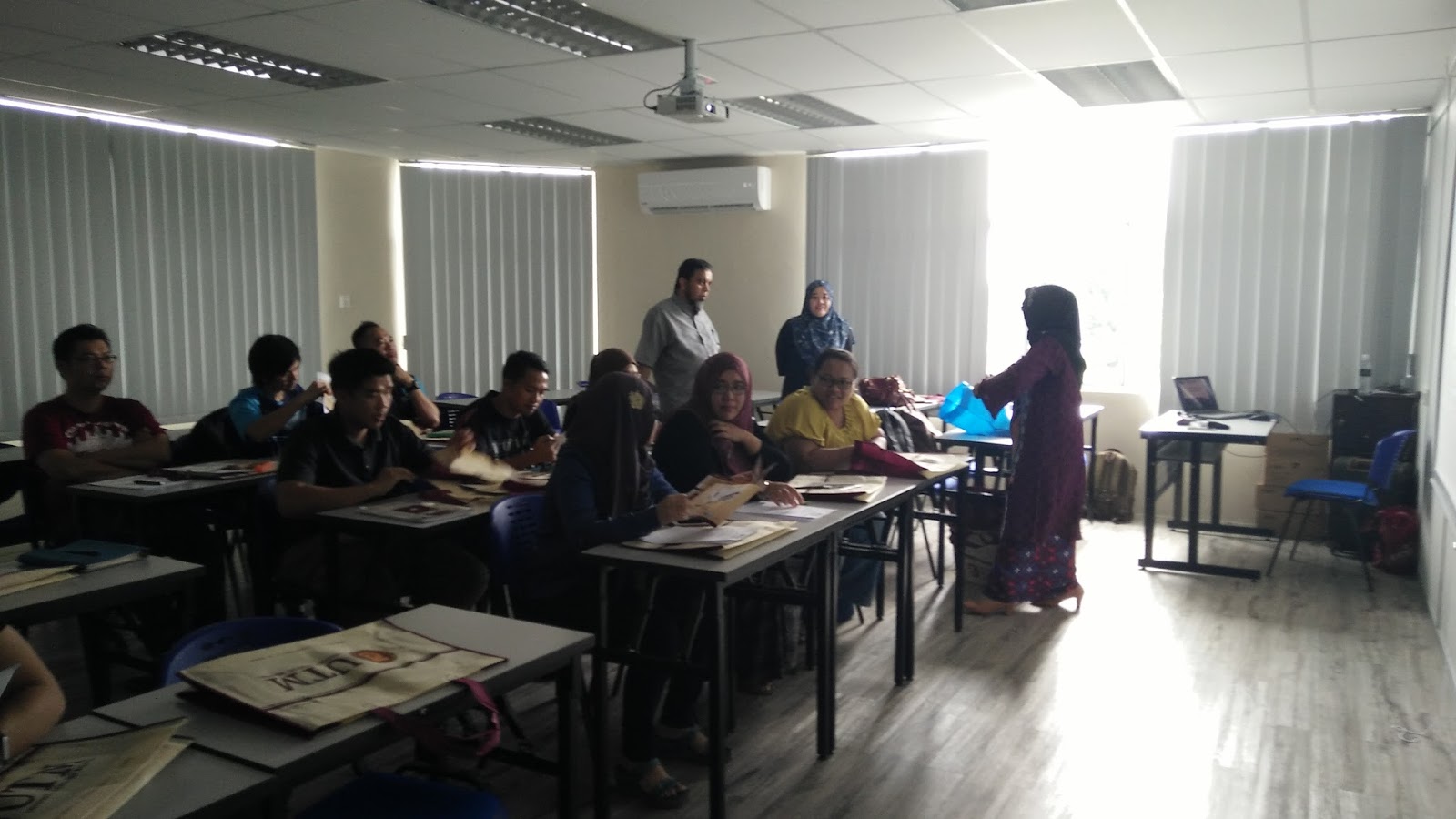 Jurutera Elektrik: Master In Electrical Engineering (UTM Pesisir KCH)