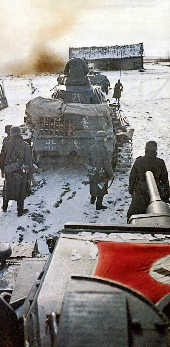World War II in Color: Panzer III of 11. Panzer-Division in a Russian ...