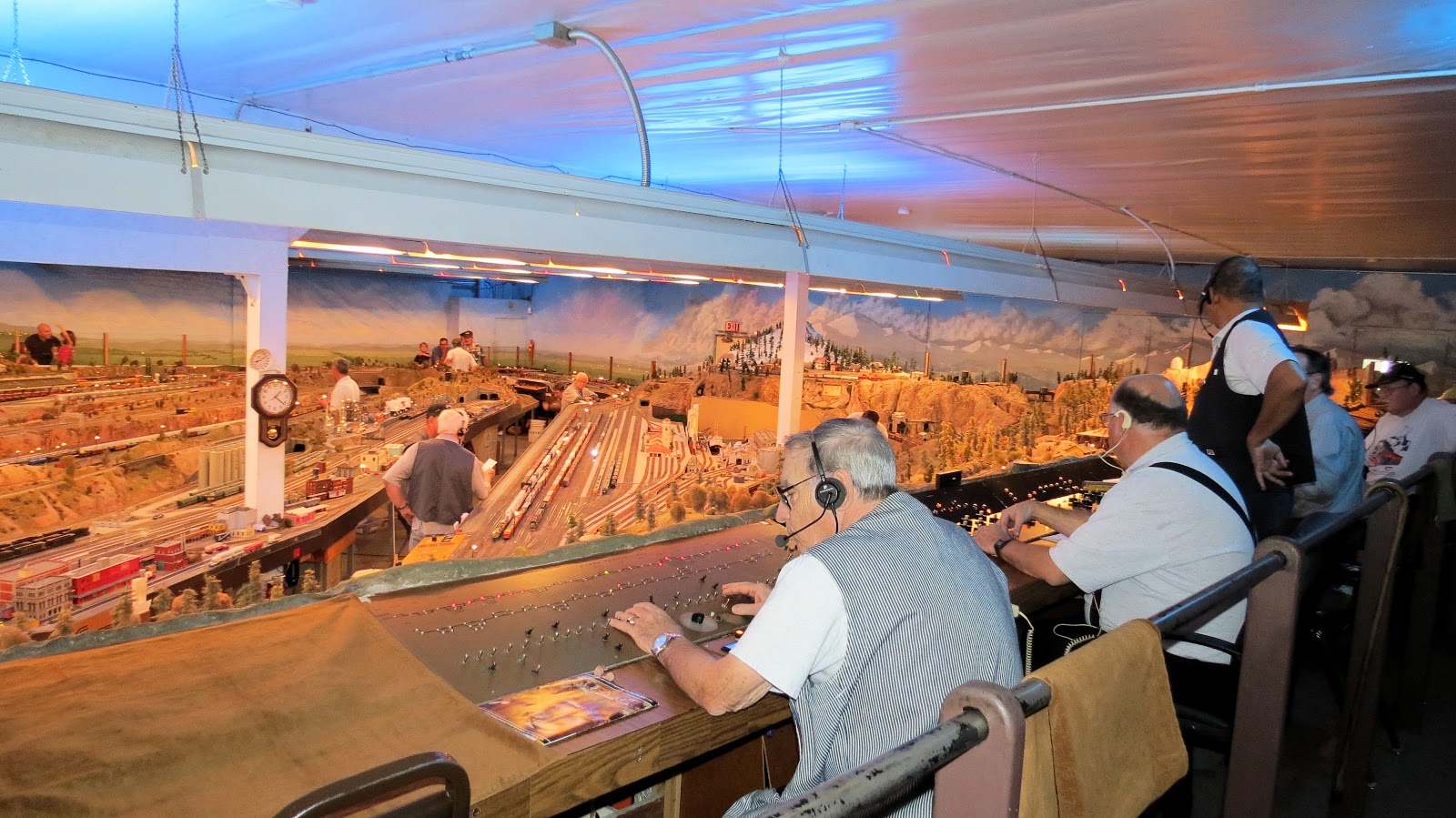 The Cranky Pumpkin: This Model Railroad Is Really Bad Ass