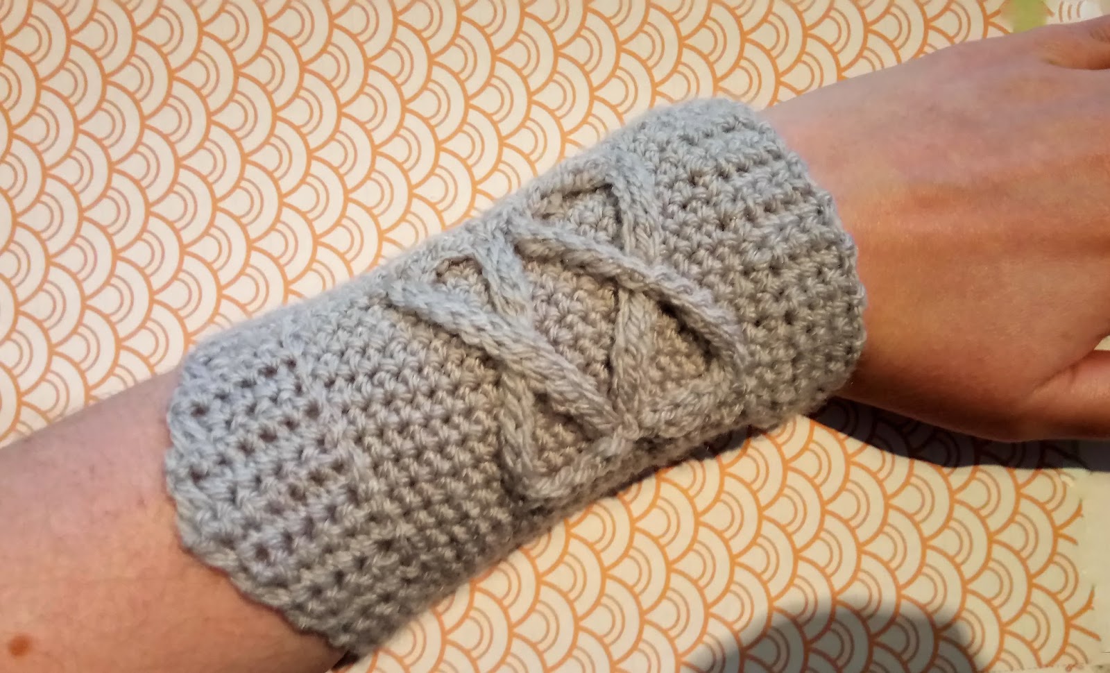 Amigurumi Barmy: Bureau of Balance bracer free pattern
