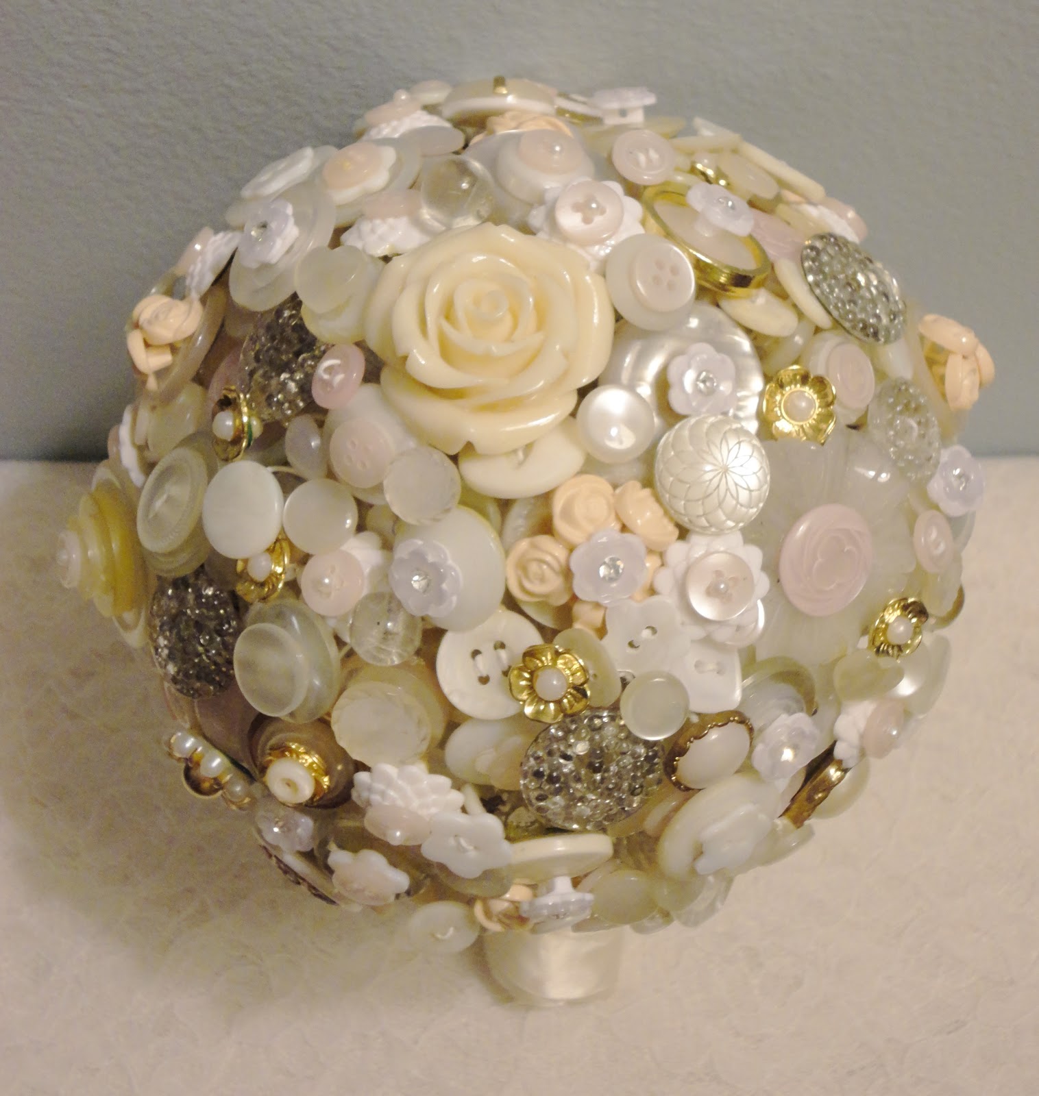 DSMeeBee: My DIY Finished Button Bouquet