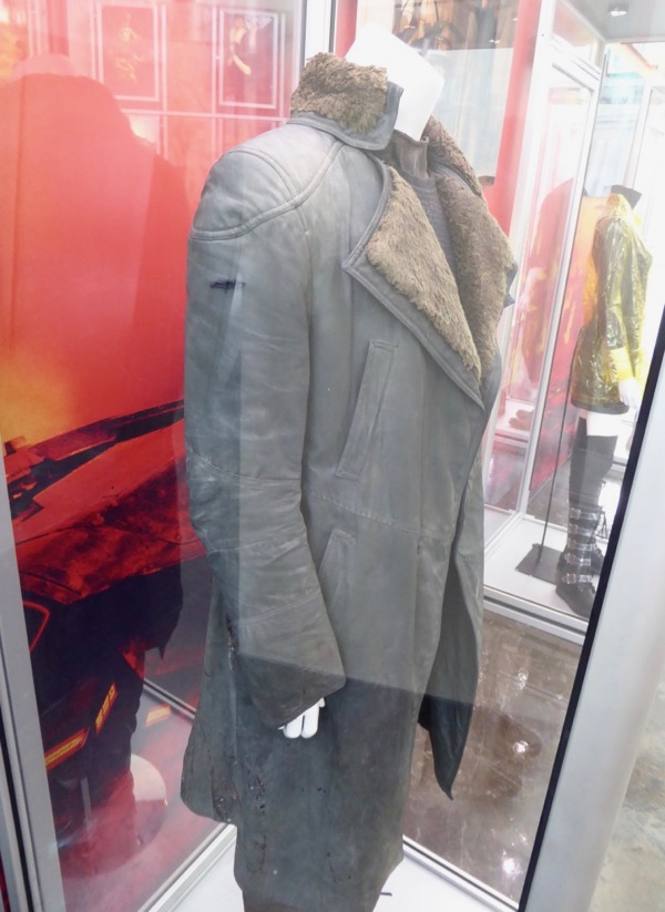 Hollywood Movie Costumes and Props: Blade Runner 2049 movie costumes on ...