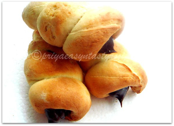 Priya's Versatile Recipes: Eggless Dark Chocolate Cornets