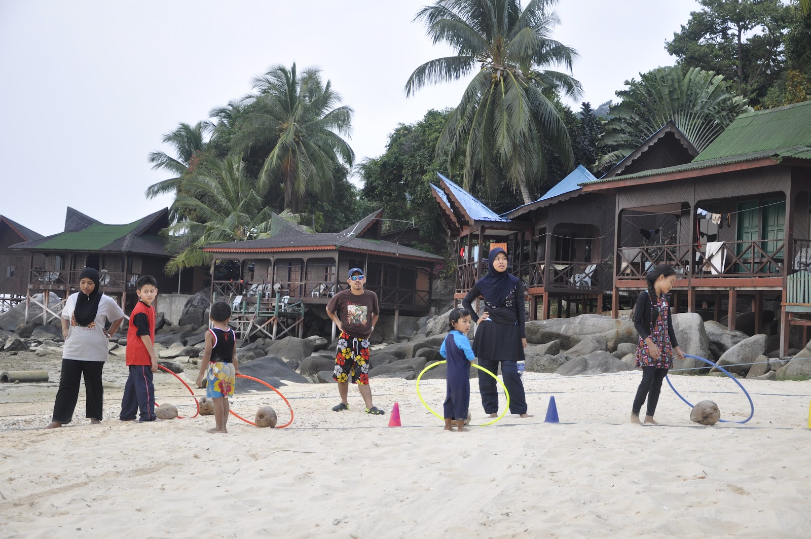 Tertunailah Hasrat Di Hati: Sukaneka Tepi Pantai Kampung Salang, Pulau ...