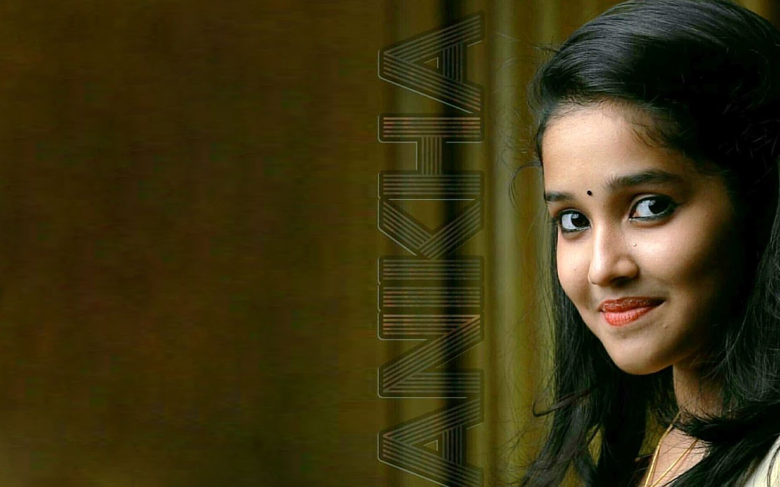 Cinema kuruvi: Anikha Surendran Cute Wallpaper