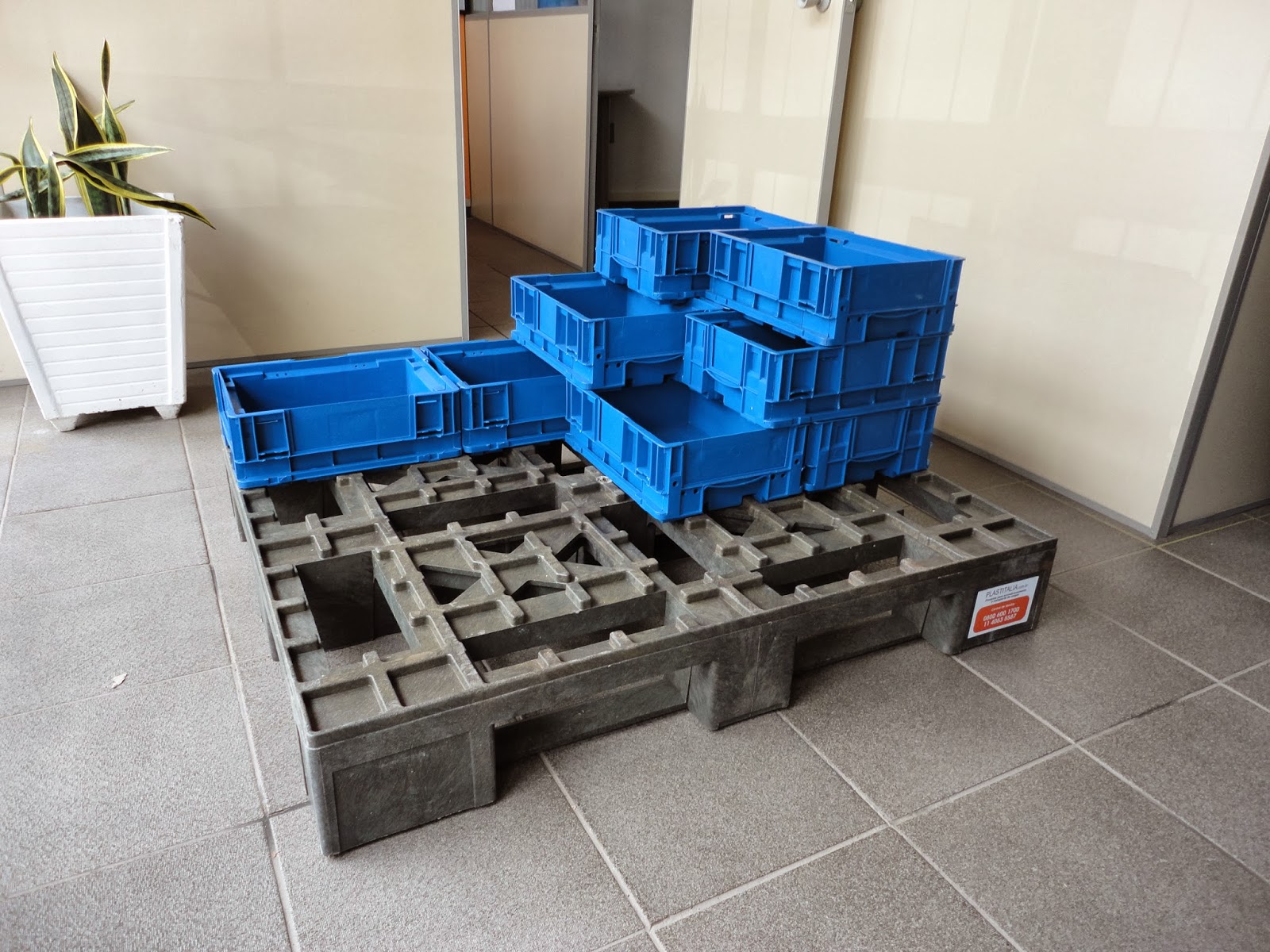 Caixas e Pallets KLT para Logística Padrão VDA