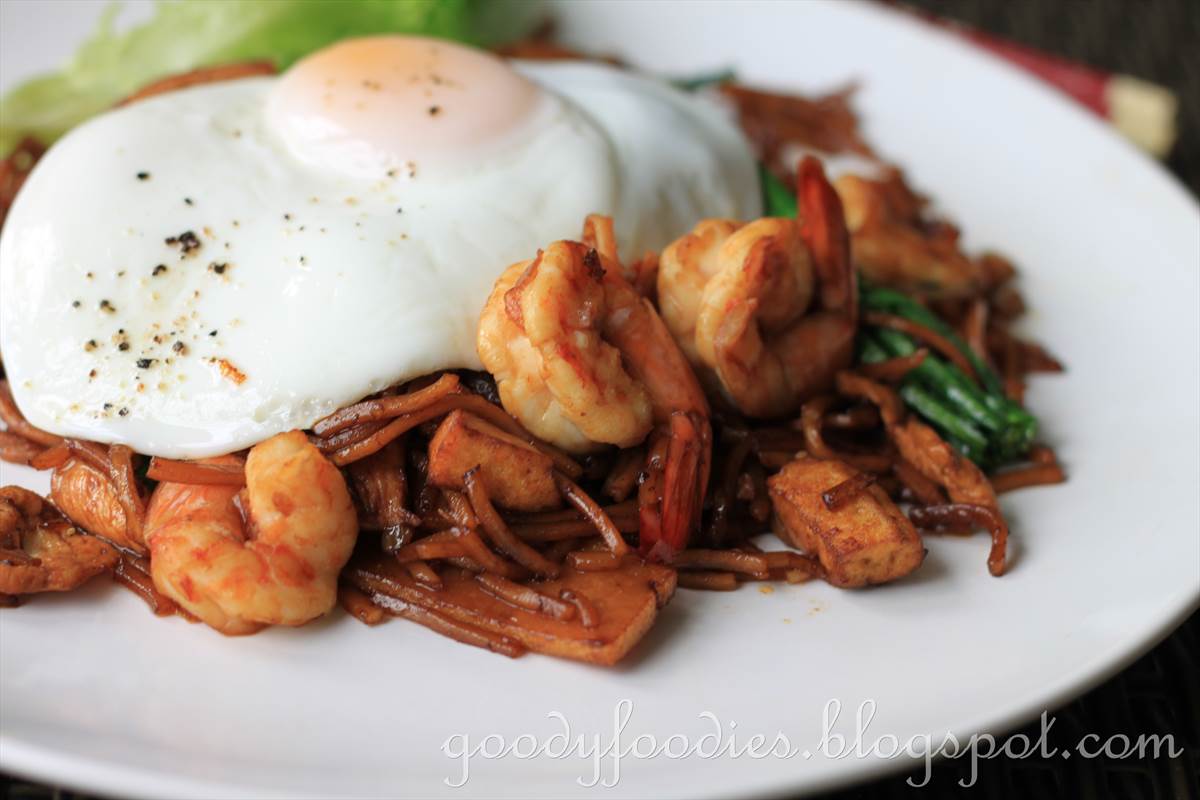 GoodyFoodies: Recipe: Mee goreng with fried egg