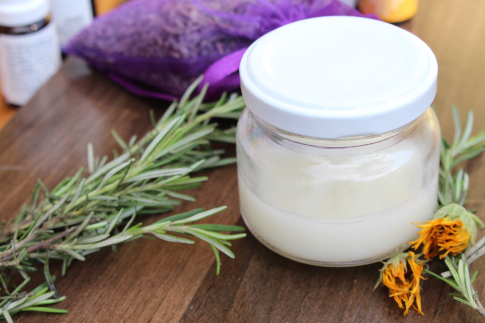 Creme hidratante 100% natural | PELES RESSECADAS, MÃOS E PÉS - Pensando ...