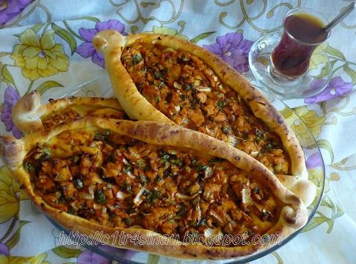Citra's Home Diary: Tavuklu Pide (Pizza a la Turkiye with chicken topping)