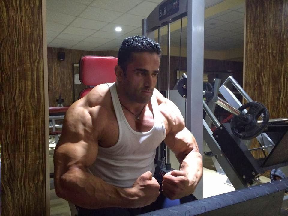 Muscle Lover: Afghan bodybuilder Shukrullah Helmandi