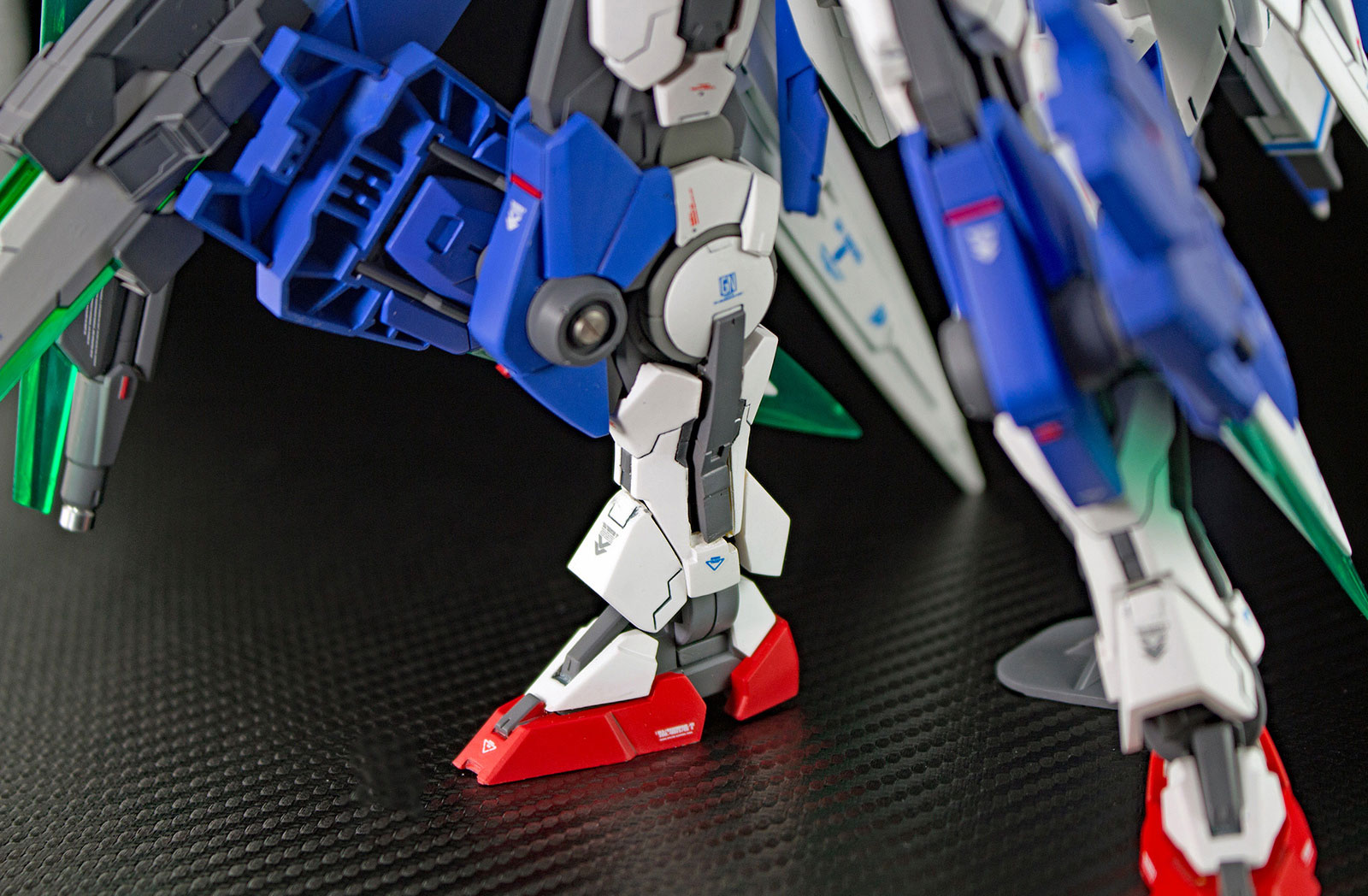 Custom Build: MG 1/100 GN-0000 + GNR-010 / XN 00 00 Raiser Seven Sword / G