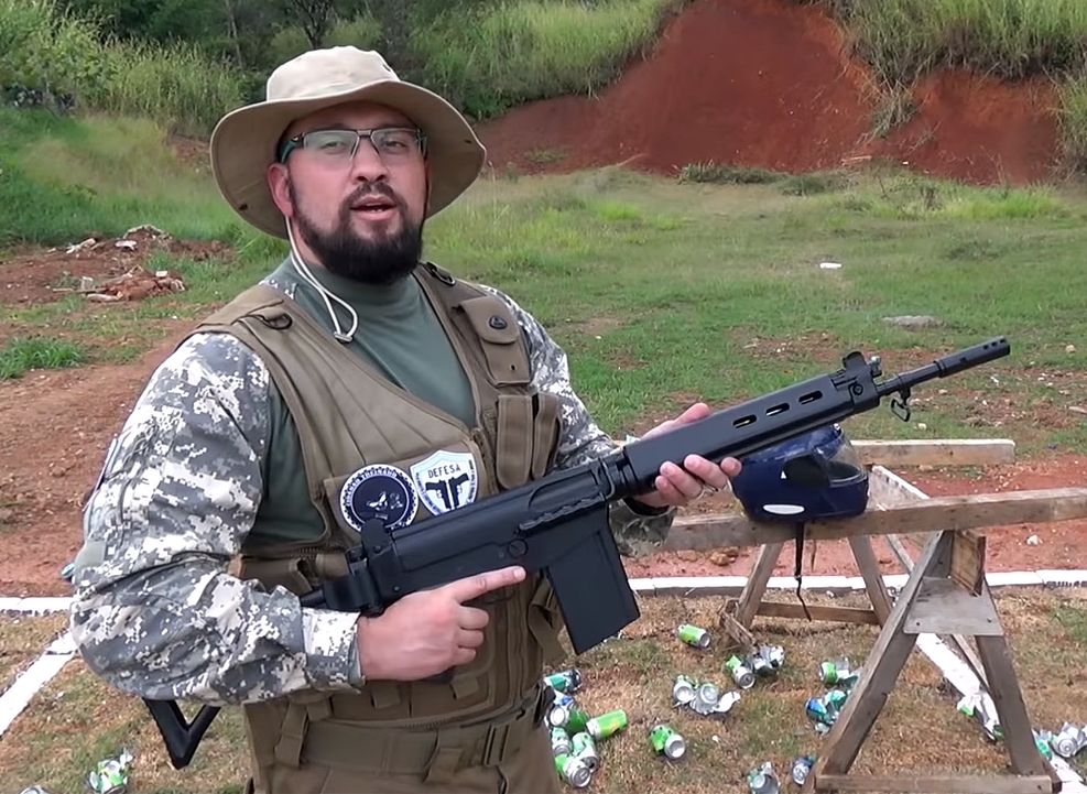 WARFARE Blog: FN HERSTAL FAL - "FUSIL AUTOMATIQUE LÉGER". O velho guerreiro