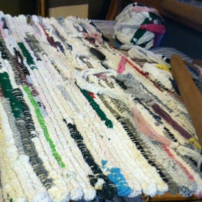 3 knitting sisters: My Union Loom 36 and My First Rug