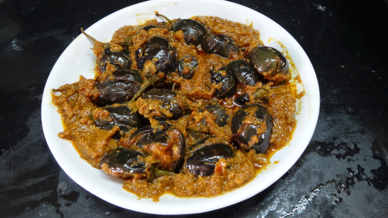 Stuffed Brinjal Recipe / Gutti Vankaya Koora / Kattirikai | Recipe Table