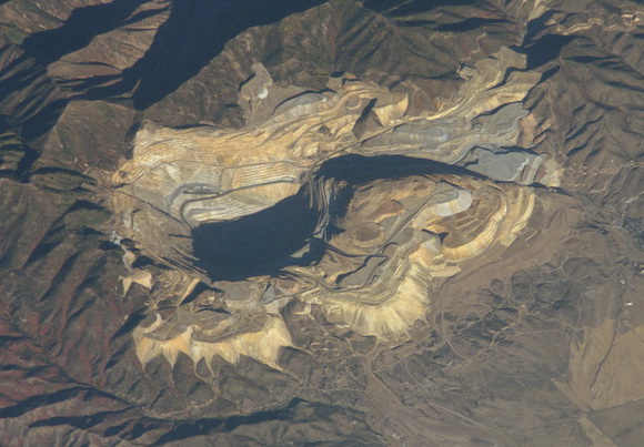 THE WORLD GEOGRAPHY: 12 Amazing Earth Scars