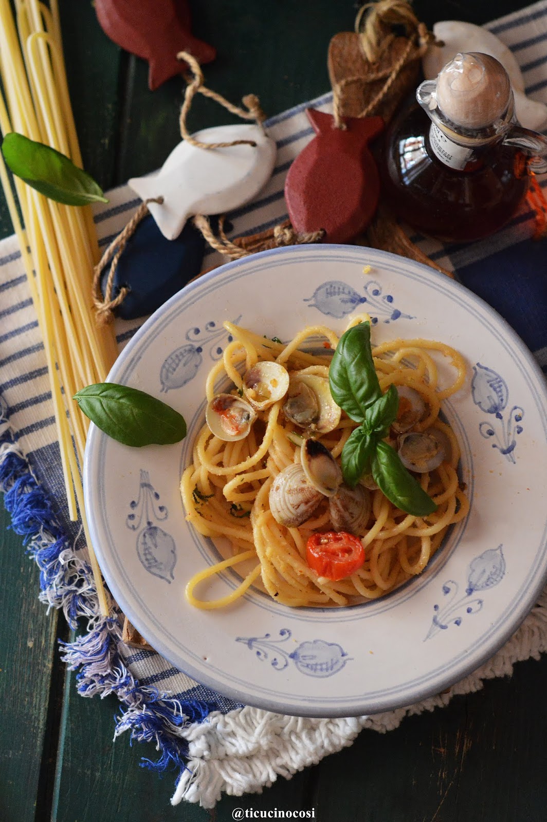SPAGHETTI Al MANDOLINO CON COLATURA DI ALICI E LUPINI