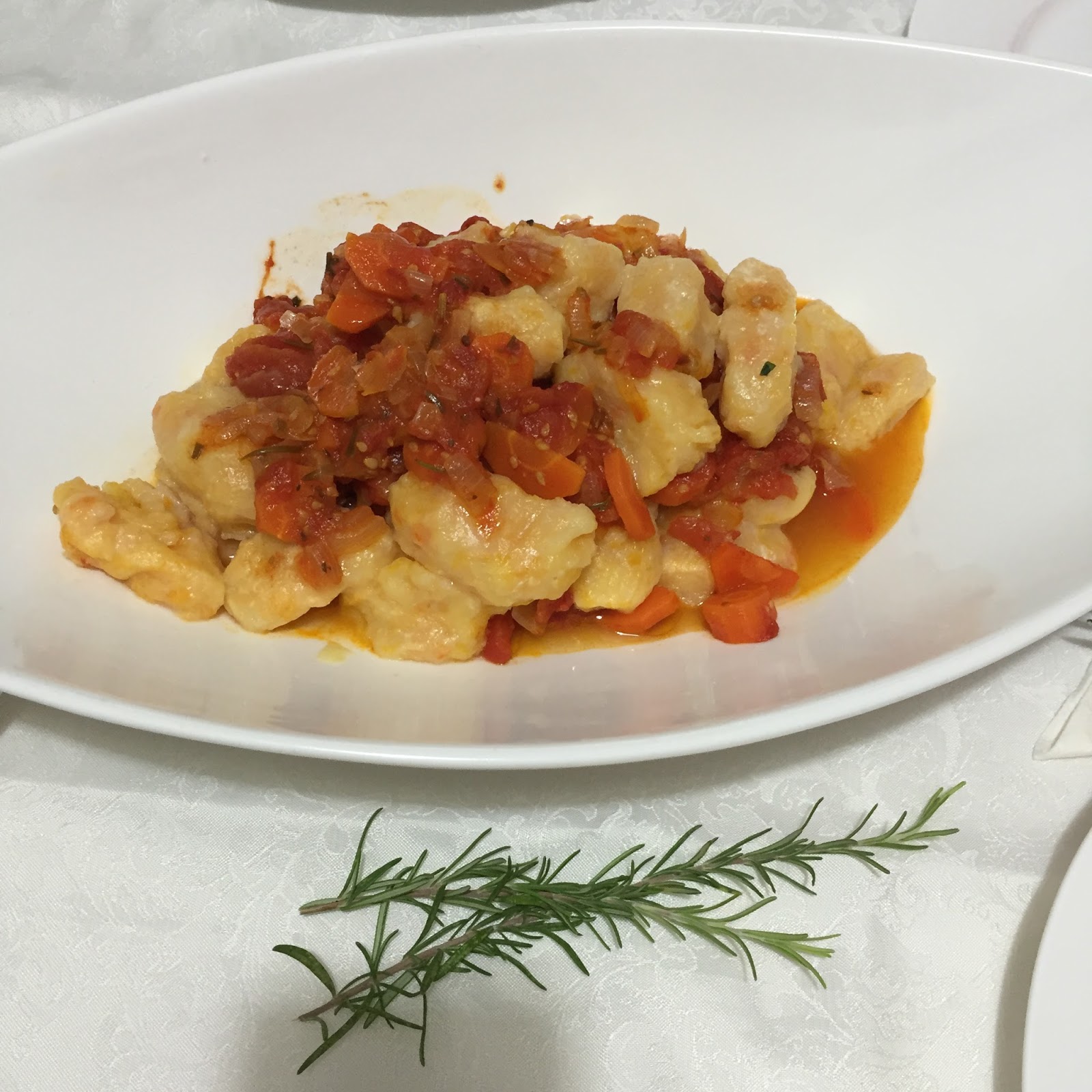 Gnocchi (Niyokki) Tarifi - İtalyan Yemeği Gnocchi Nasıl Yapılır?