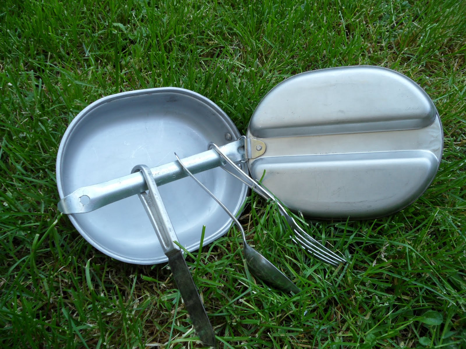 Four Bees: WW1 & WW2 US Mess Silverware, Canteen, and Mess Kit Bag ...