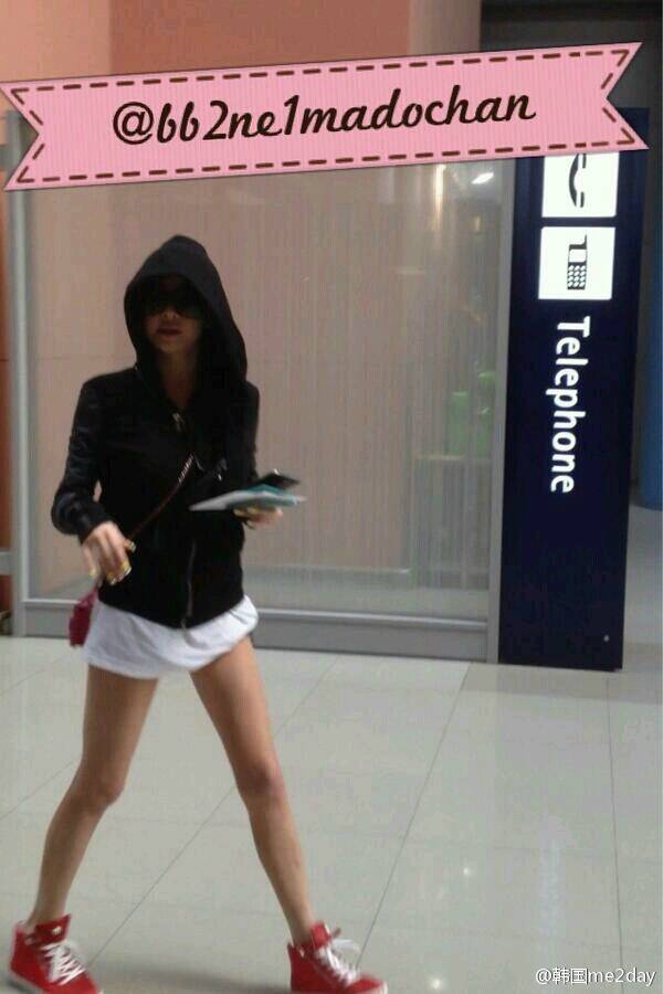 2NE1BUZZ: [CNETZ] A compilation of Park Bom's beautiful legs, Unnie's ...