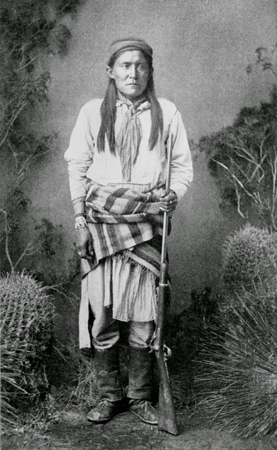 EL HOMBRE QUE MATO A LIBERTY VALANCE: APACHES - EL PUEBLO ENEMIGO