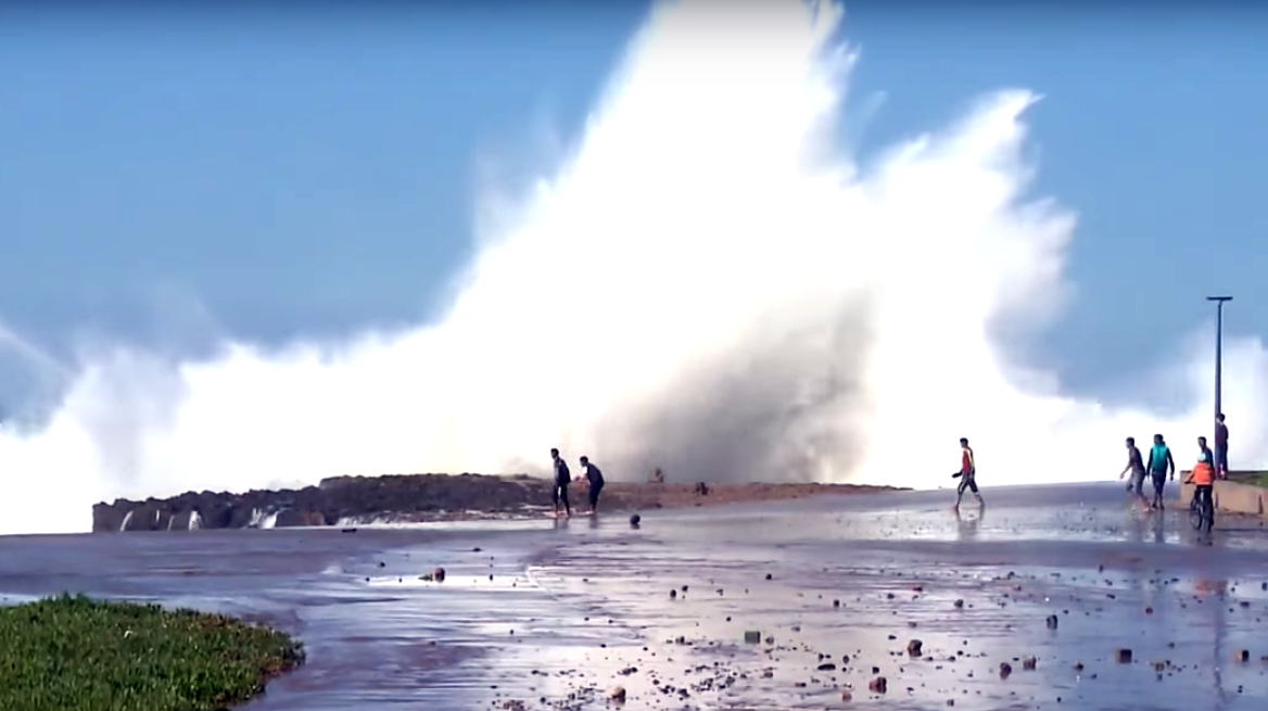 THE VIEW FROM FEZ: Surf is up in... Casablanca!