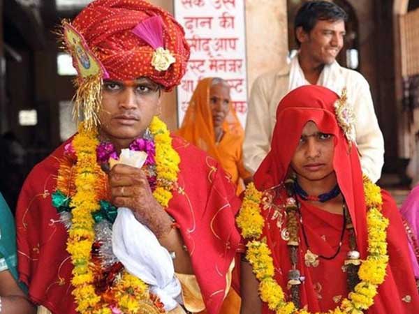 NAKARAJAN: இந்தியாவில் நடந்த சில விசித்திரமான திருமணங்களின் புகைப்படங்கள்