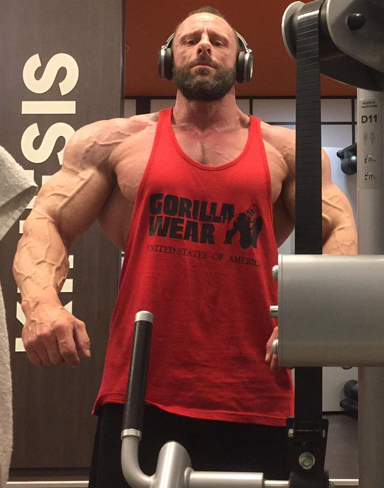 Muscle Lover: German master bodybuilder Steffen Gerhard