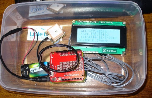 Arduino tehNiq: Old GPS receiver and Arduino = speedometer