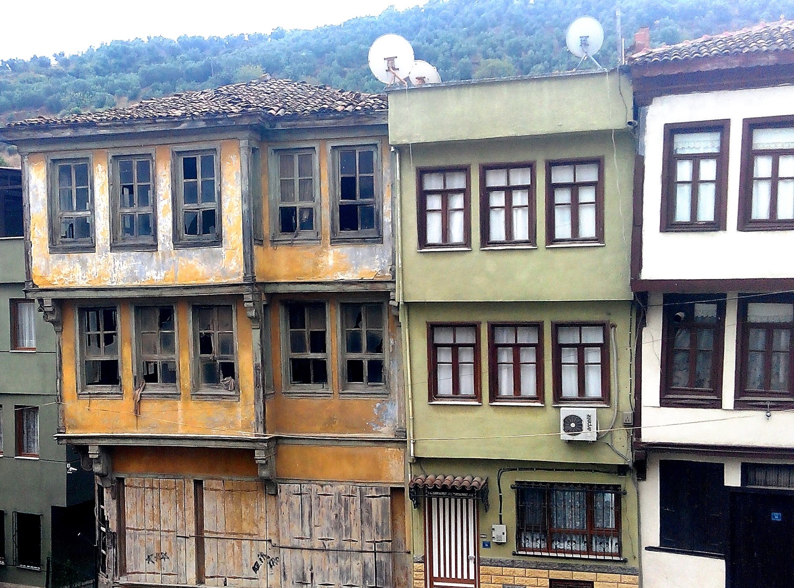 Hiçlikte Bir An: Tirilye-Trilye-Trilya-Zeytinbağı