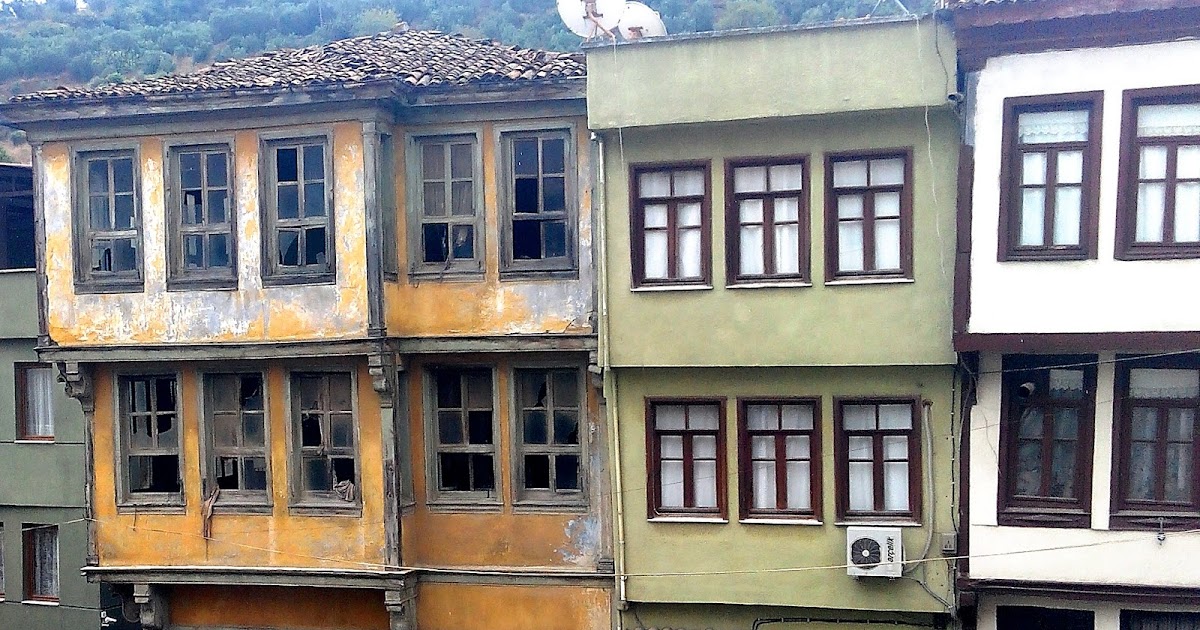 Hiçlikte Bir An: Tirilye-Trilye-Trilya-Zeytinbağı