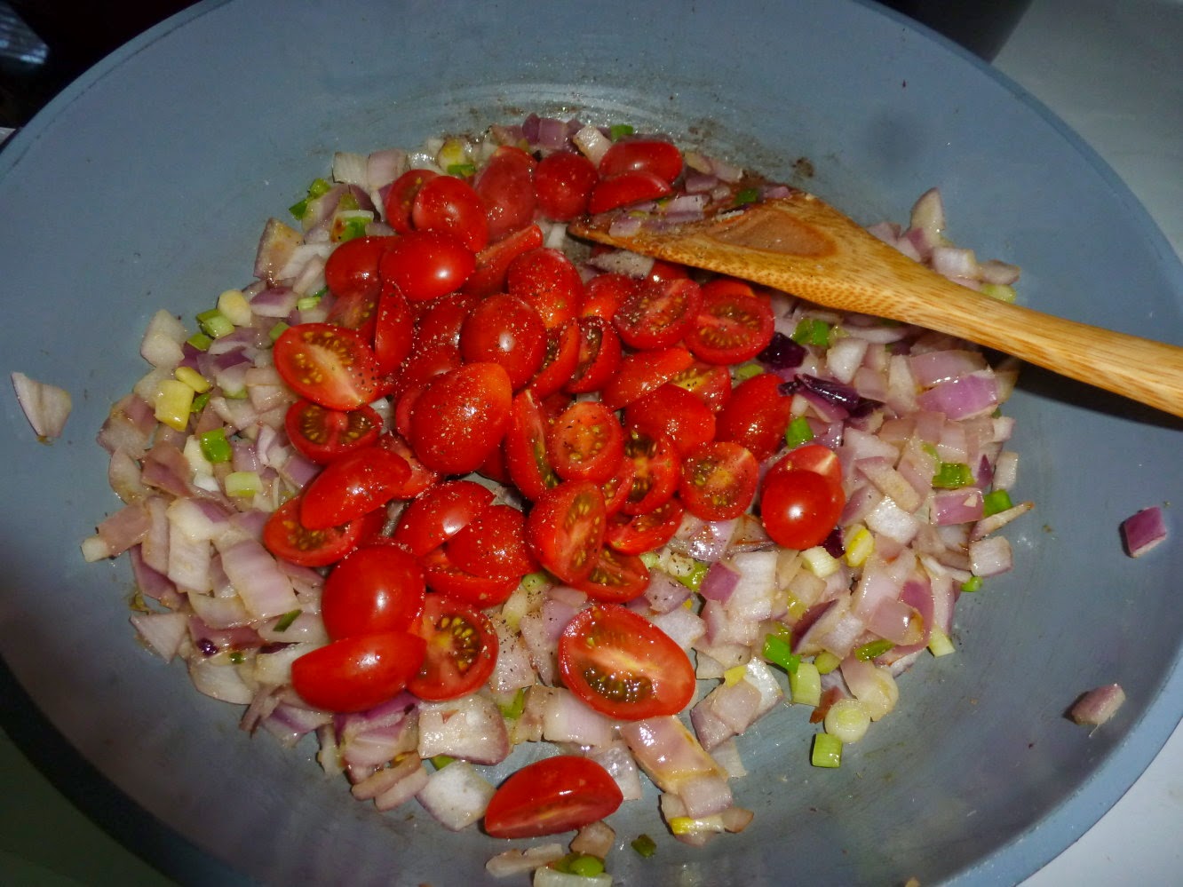 Anita's Health Blog: Pasta with Fresh Tomato & yum yum Sauce