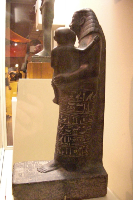 HATSHEPSUT PROJECT: Statue of Senenmut and Neferure - Field Museum ...