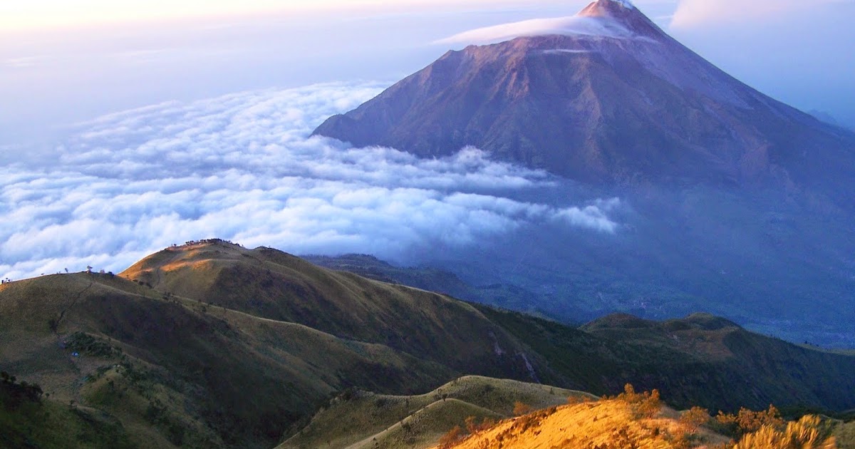 MISTERI DI BALIK TEMPAT ANGKER: Gunung Lawu, perbatasan Jawa Tengah ...
