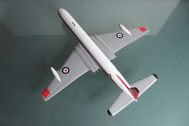 1/144 airbattle: 1/144 De Havilland Comet - by Corgi