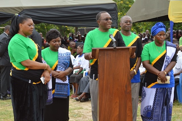 MATUKIO KATIKA PICHA: PICHA ZAIDI ZA MAZISHI YA KAPTENI JOHN KOMBA