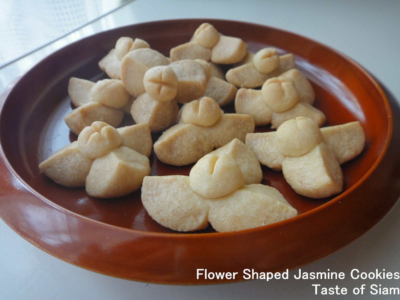 Flower Shaped Jasmine Cookies - Taste of Siam