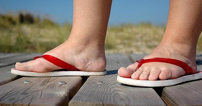 El peligro de abusar de las chanclas en verano | Experto Vida Sana