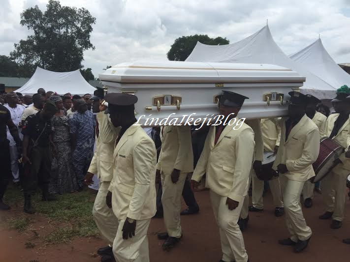 Photos from footballer Emmanuel Emenike's father's burial